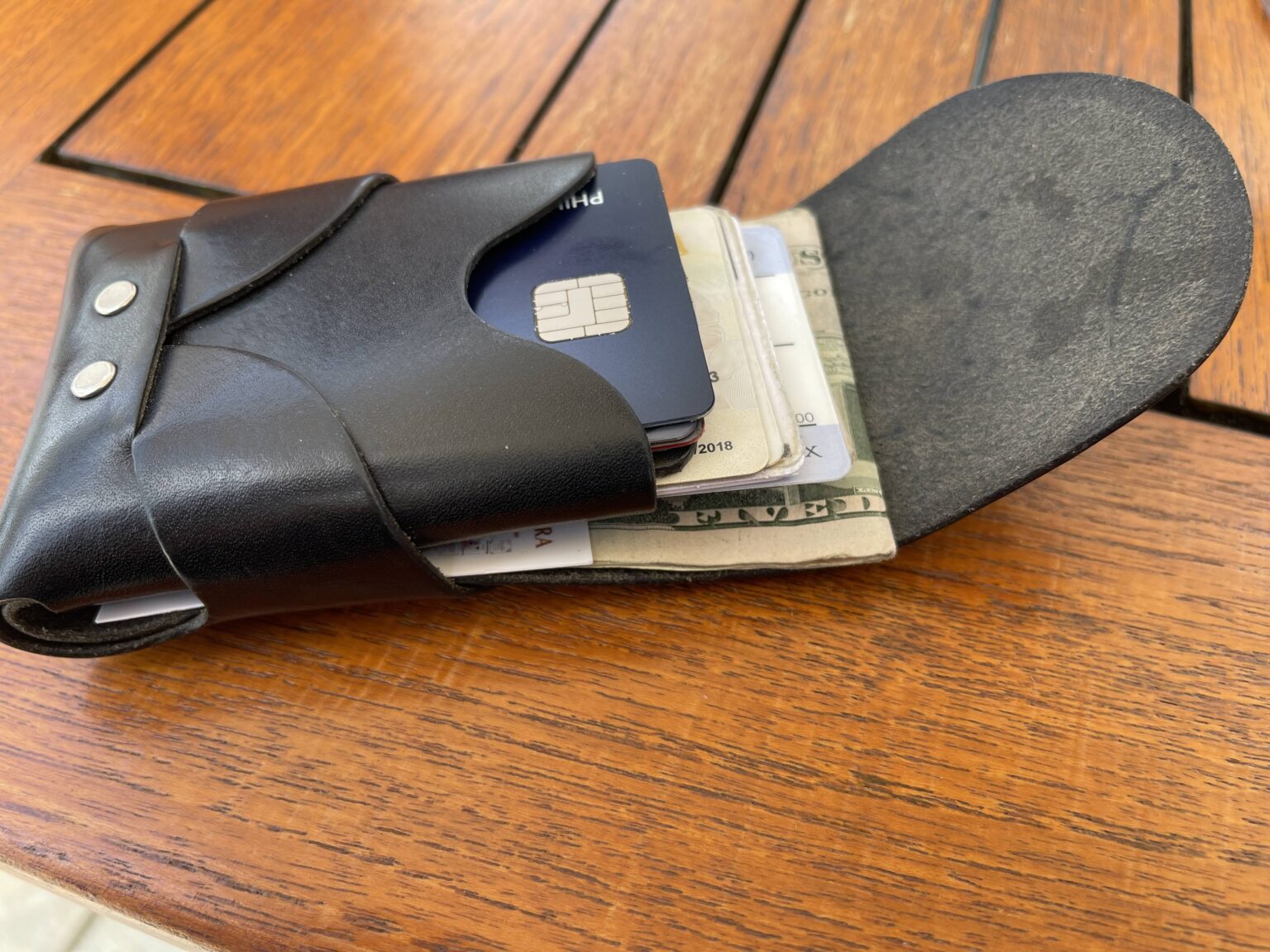 A new carry-on and a clever compact wallet – Baker On Tech